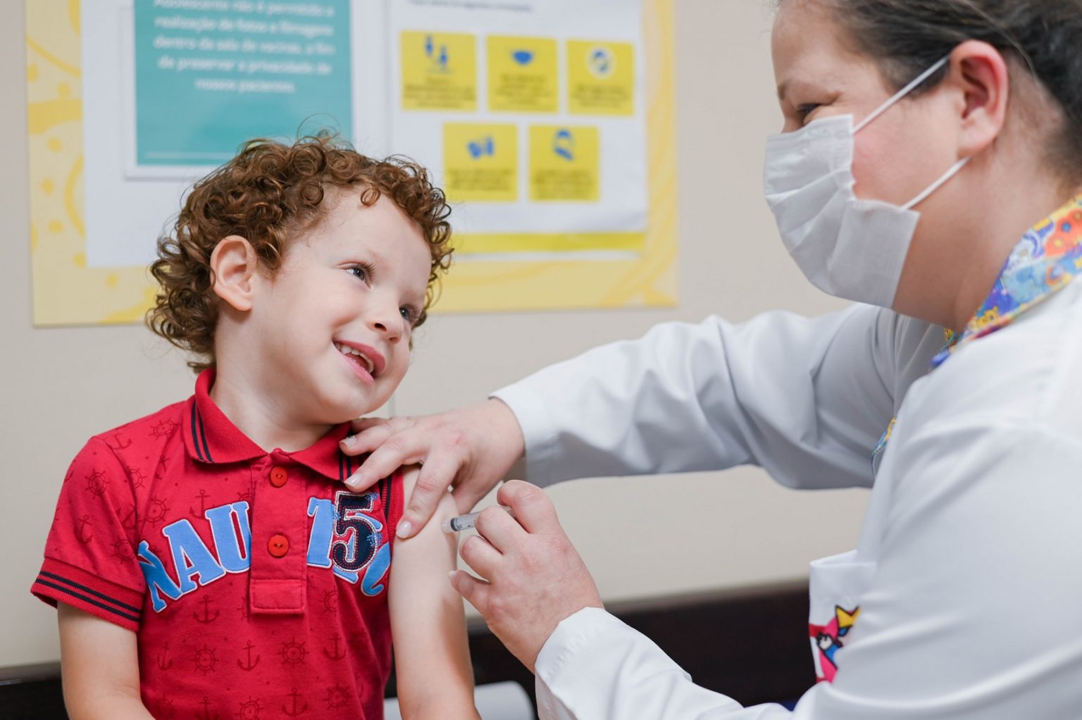 Dor na vacinação: saiba minimizar desconforto nos pequenos